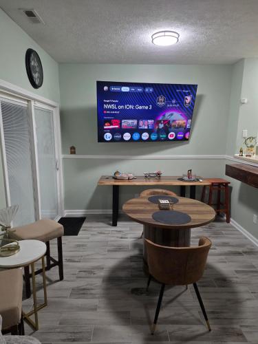 2-bedroom Apartment In Tranquil Indianapolis With Ac Comfort - Eagle Creek, IN