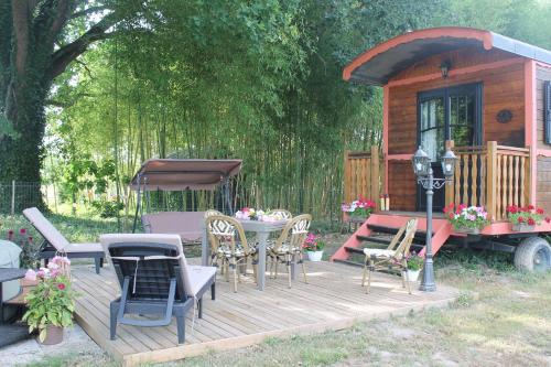 Roulotte De Charme Avec Jacuzzi Prive - Périgord