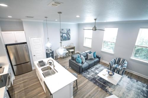Chic 3br 3ba Townhome Near Arlington Entertainment District Less Than 3 Mins From At&t Dallas Stadiu - Grand Prairie, TX