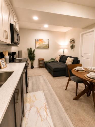 Cozy Private 1br Basement Suite - Alberta