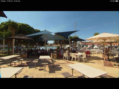 Fabulous 2 Bedroom Apartment Great Ocean Views - Mindarie