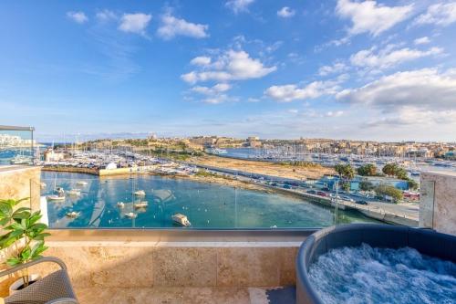 Modern Seafront Penthouse With Views Of Valletta - Valletta