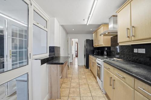 Coventry Contractor Hub - 4br House With Free Parking And Patio - Coventry