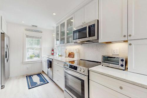 Modern Downtown Ob Condo Stroll To Ferry & Beach - Oak Bluffs, MA