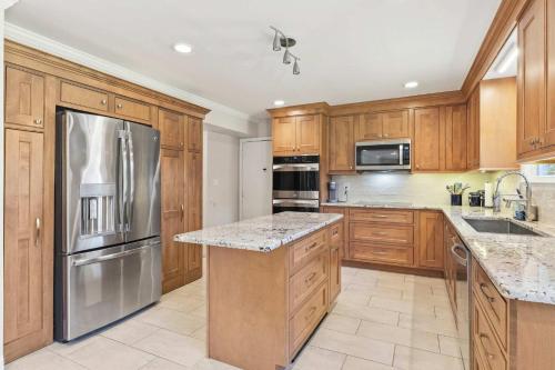 Spacious Edgewater Home Deck & Sleeps 10 - Annapolis, MD