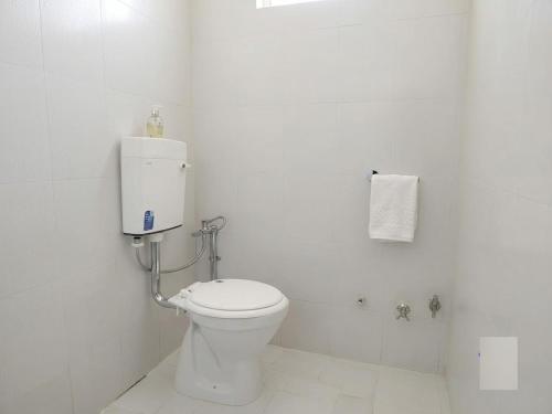 Planet Stays Cozy Room With Private Kitchen - Indore