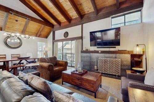 Spacious Condo In Lakefront Complex With Fireplace Balcony Pool & Hot Tub - South Lake Tahoe, CA