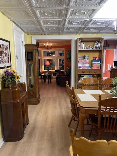 Buffalo Guesthouse - Buffalo, NY