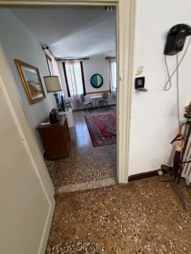 Rosewood Venice Lionsclass - Venice