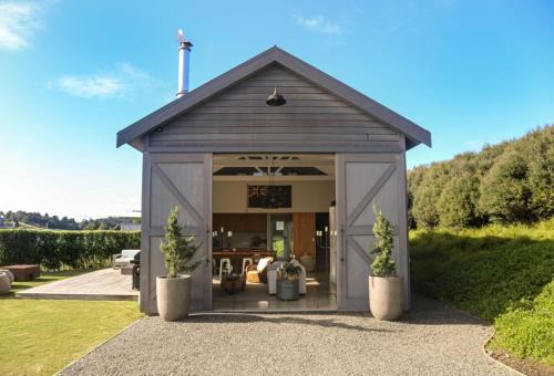 The Boat House - Rustic Luxury In Matakana - Matakana