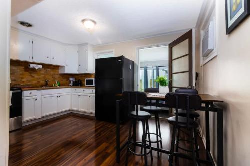 Large 7br 4ba Short Walk To Niagara Falls - Niagara Falls, NY