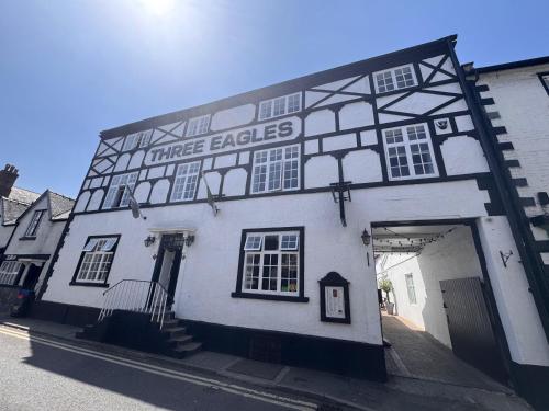 Three Eagles Hotel&restaurant And Garden Bar - Llangollen