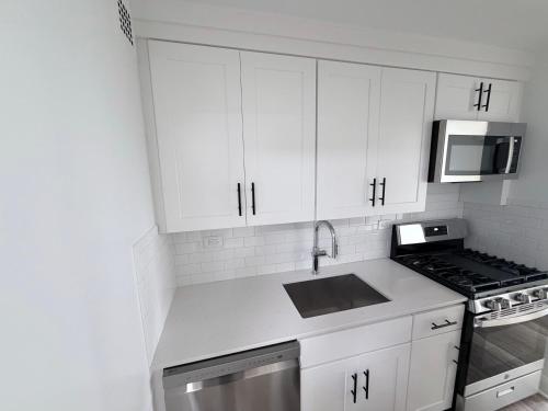 Midtown East Waterfront Stay - Brooklyn, NY