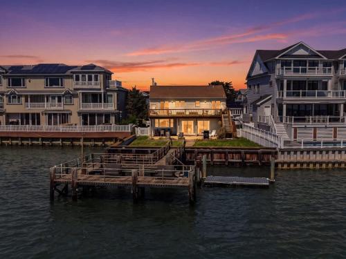 Waterfront Getaway On The Bay - Boat Dock & Deck - Brigantine, NJ