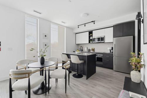 Bright Modern Townhouse Patio Family Friendly - Mississauga