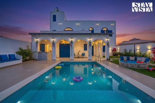 Stayvista At Santorini Villa With Pool, Lawn - Gurgaon