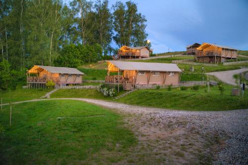 "Wioska Wakacyjna Glamila" Mazury, Nad Jeziorem, Podgrzewany Basen, Glamping I Domki Rodzinne - Mazury