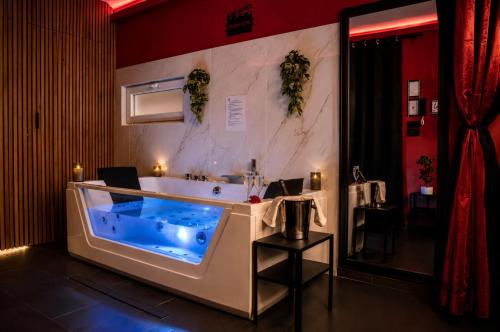 Suite Briarde Cine Jacuzzi Proche Paris Et Disney - Bussy-Saint-Georges