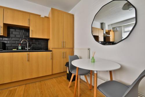 Private Detached 1-bed Coach House In Canton - Cardiff