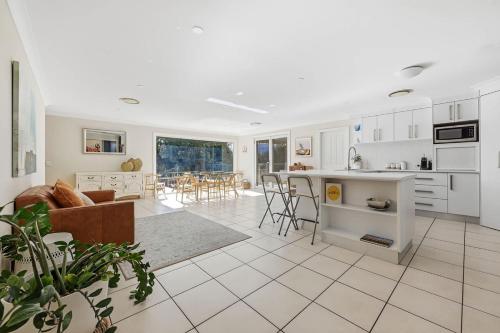 Regand Retreat - Pool, Luxurious Family Home - Dubbo