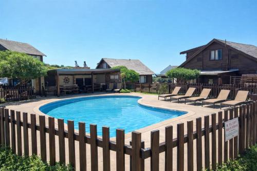 Beach Cabin With A Pool - Port Alfred