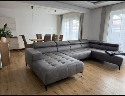 Haus Mit Garten In Der Nahe Rhein Und Flughafen - Colonia