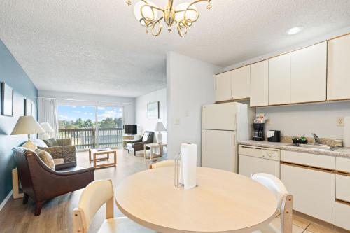 Pet-friendly Family Suite With Kitchen - Pool And Hot Tub - Ocean Shores, WA