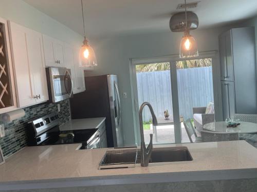 Home Sweet Home-near Airport & I-95-2bh-5sleep - Palm Beach, FL