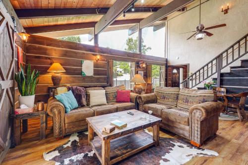 Walk To Dtwn Sonora! Rustic Creekfront Cabin - Columbia State Historic Park, Columbia