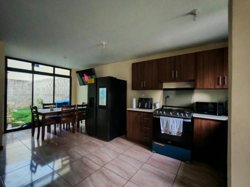 Casa En Residencial Privada Con Amenidades - Santa Ana