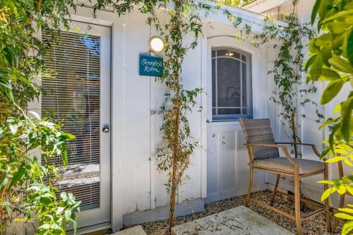 Coastal Guest Suite | King Bed, Steps To Town - Carpinteria, CA