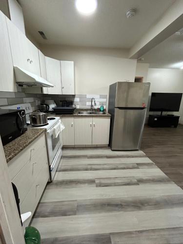 Lower Suite- 10 Minutes Away From Airport - Calgary