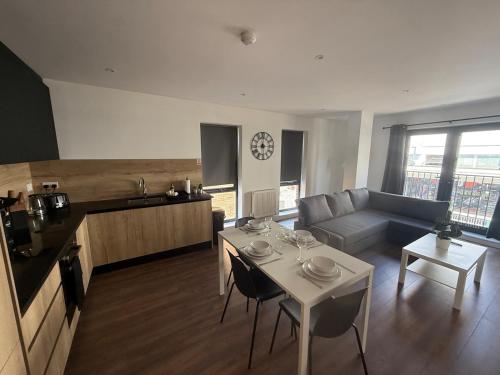 Contemporary, Spacious, Southend-on-sea Apartment - Southend-on-Sea