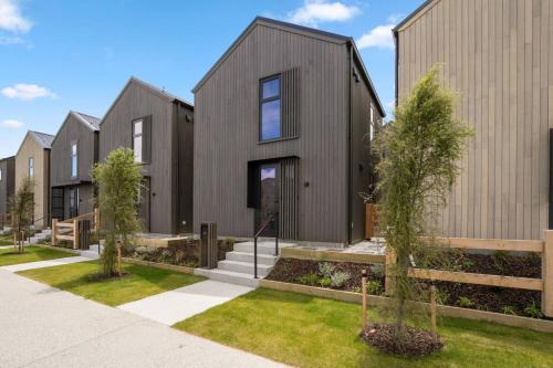 Ski Villa With Carpark 40, Stylish Alpine Base - Queenstown