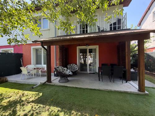 Elegant Garden Villa American Village Pipera - Bucharest