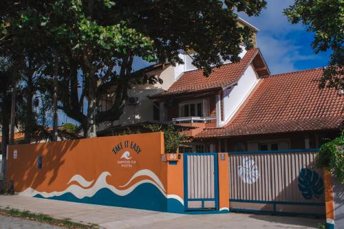 Take It Easy Hostel - Florianópolis