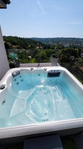 Gamma Apartmanok Es Jakuzzi - Miskolc