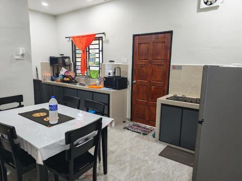 Homestay Ayong - Parit Raja