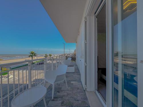 Beachfront - Ac & Private Parking By Hosthero - Porto Civitanova