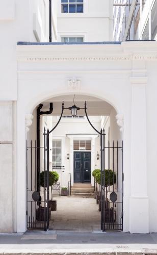 Bank Serviced Apartments By Lovelystay - London