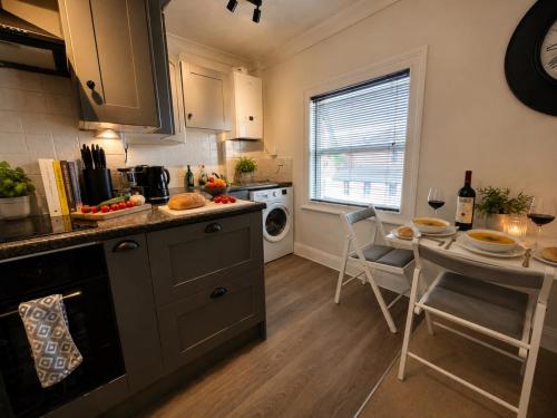 2 Bed Apartment Sleeps 6 Free Van Parking Walk To Weatherspoons - Bedford