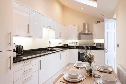 Super Central - Quiet - 2 Bedroom Cottage - 什魯斯伯里