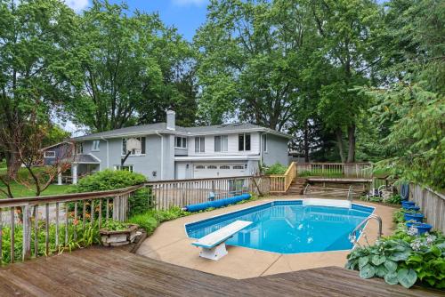 Creekside Lodge W Pool Retreat Billiards & Arcade - Lemon Creek Winery, Berrien Springs