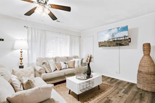 Charleston Comfort And Style, Centrally Located - Charleston, SC