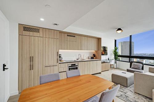 Sky Estate Penthouse- Pool Parking Amenities - Coral Gables, FL