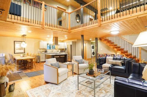 Silver Peak Lodge - Glacier, WA