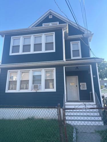 Rest Assured 3 Bedroom Near Airport - New York City