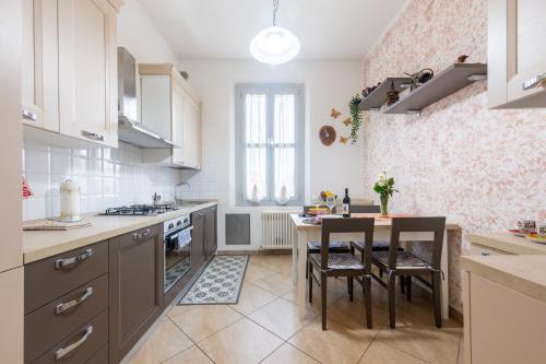 Guesthost - Bright And Cozy Apartment With Parking - Parma