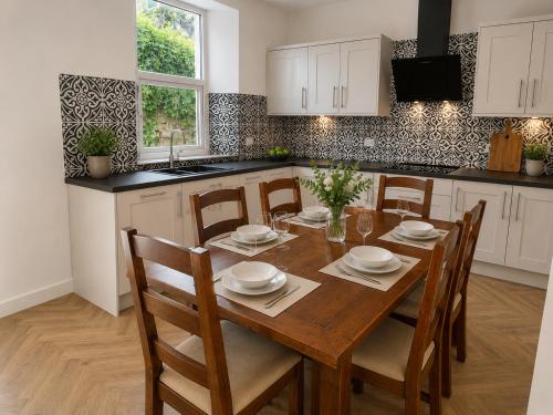 2 Bedroom House - Sleeps 5-6 - Ev Charger - Weston-super-Mare