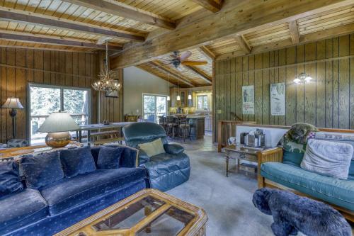 Woodside Retreat - Tahoma, CA